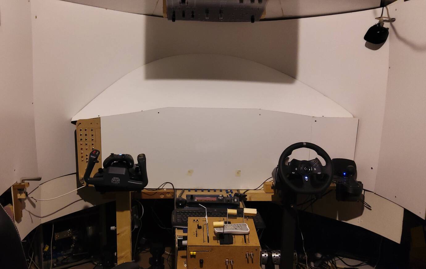 Multiple screens functionality - #561 by PHSepp796 - Resolved - Microsoft Flight Simulator Forums