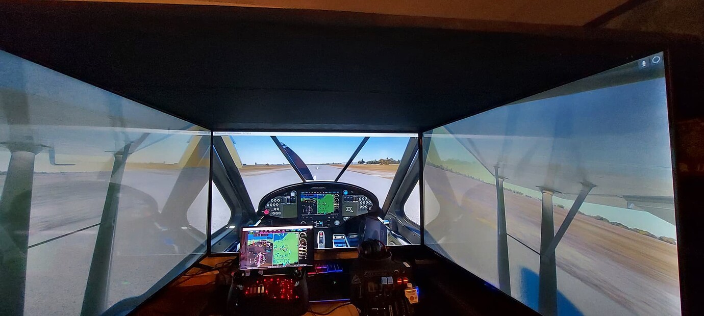 Home Cockpit with 3 Displays and Mockup Cabin - Advice - Home Cockpit ...