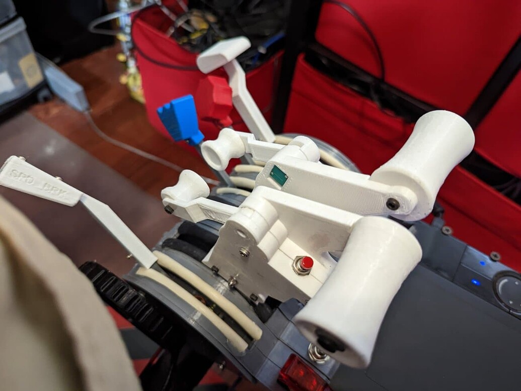 DIY Motion Simulator VR Cockpit project + universal modular controls ...