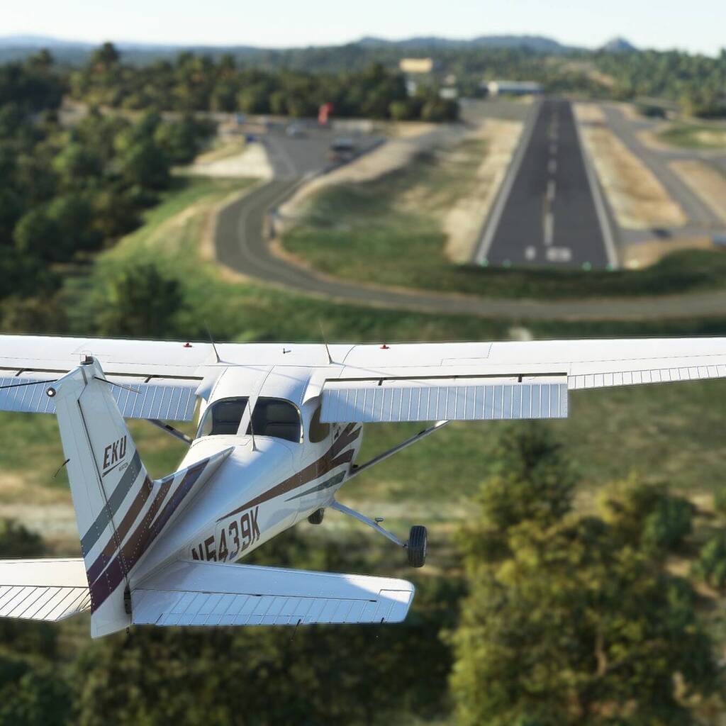 Short final runway 18 Fallbrook (L18) with WBSIM C172 - World ...