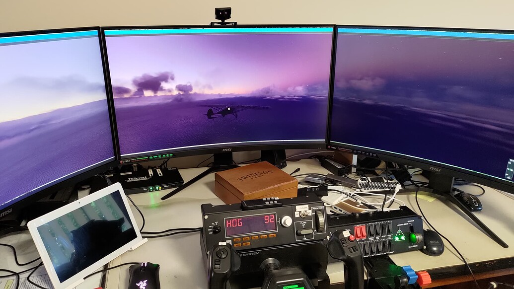 3 Monitor setup (Straight or curved) vs single monitor with TrackIR ...