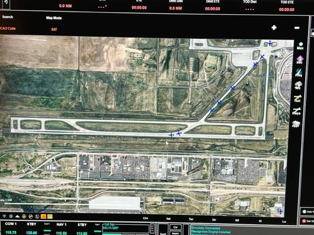 Live traffic taxiing on runwayatc - ATC, Traffic & NAVAIDs - Microsoft ...